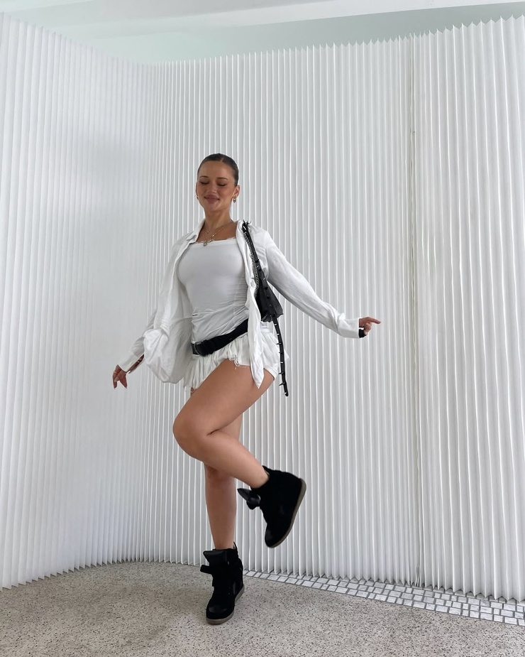 Picture of Isabelle Clarke (model)