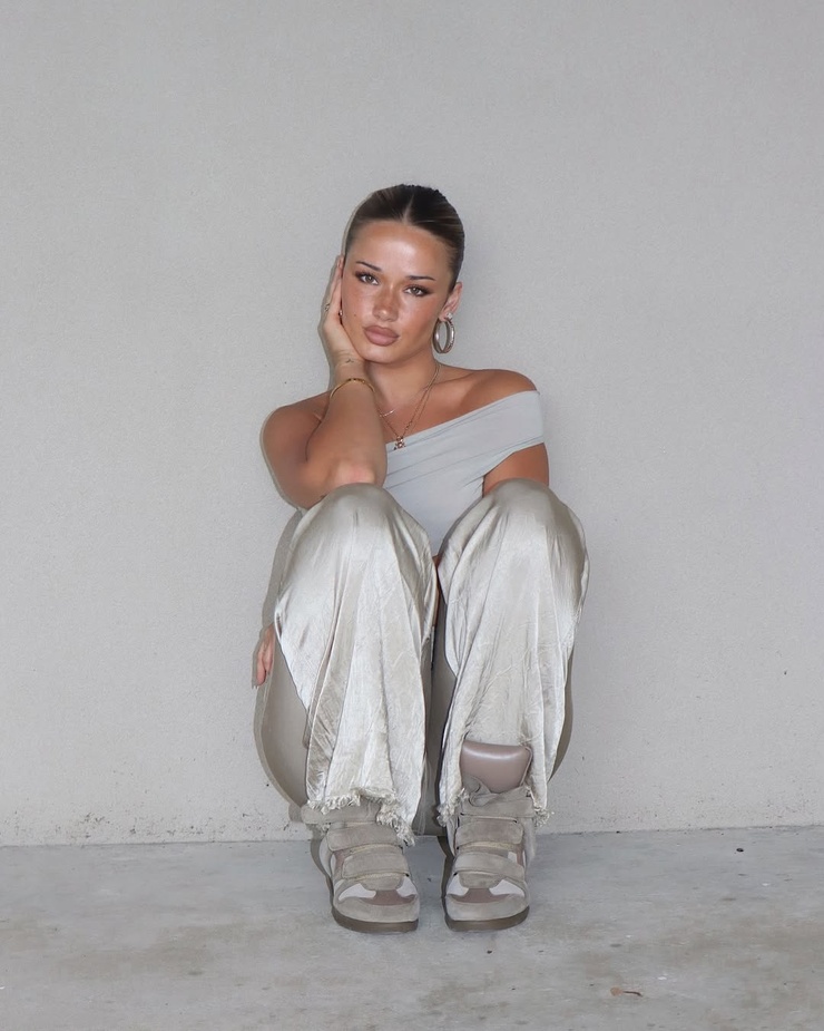 Picture of Isabelle Clarke (model)