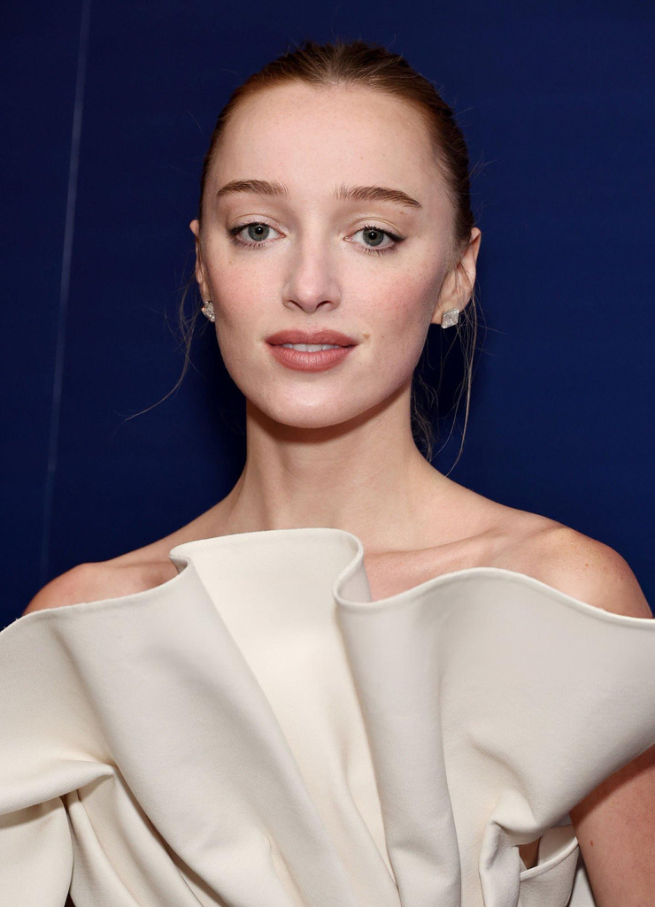 Picture of Phoebe Dynevor