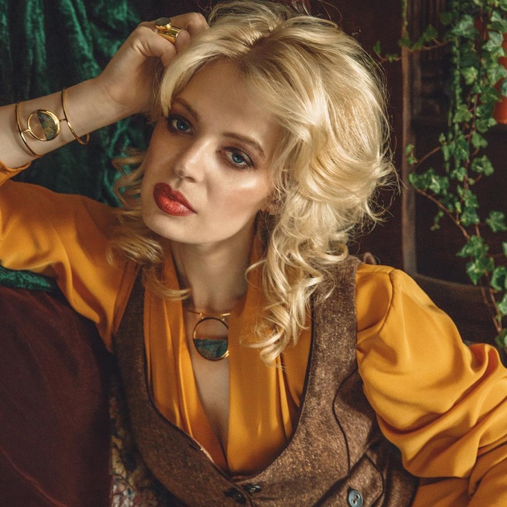 Chloe Farnworth picture