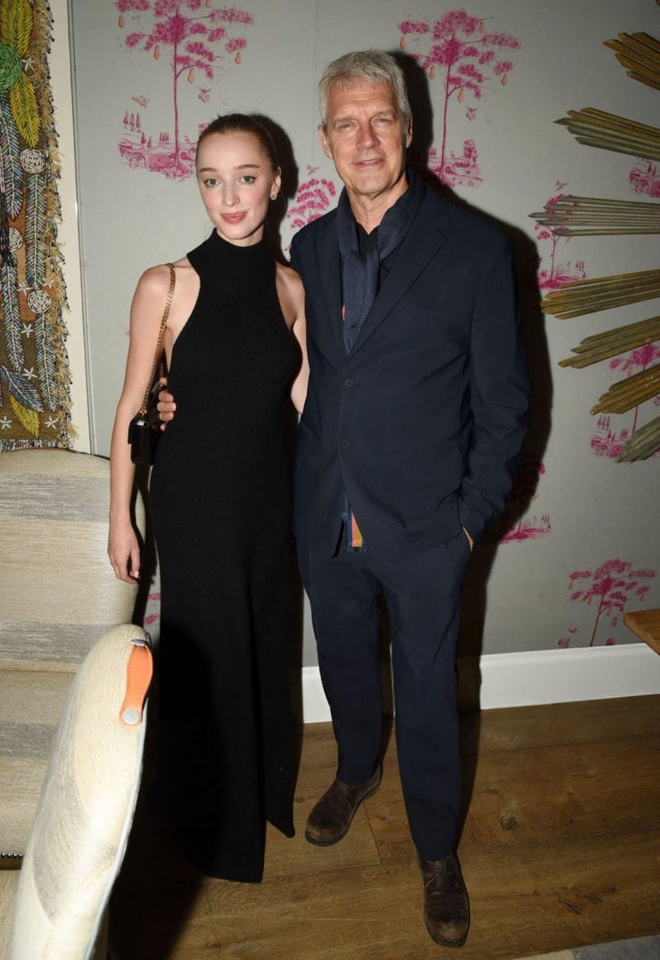 Picture of Phoebe Dynevor