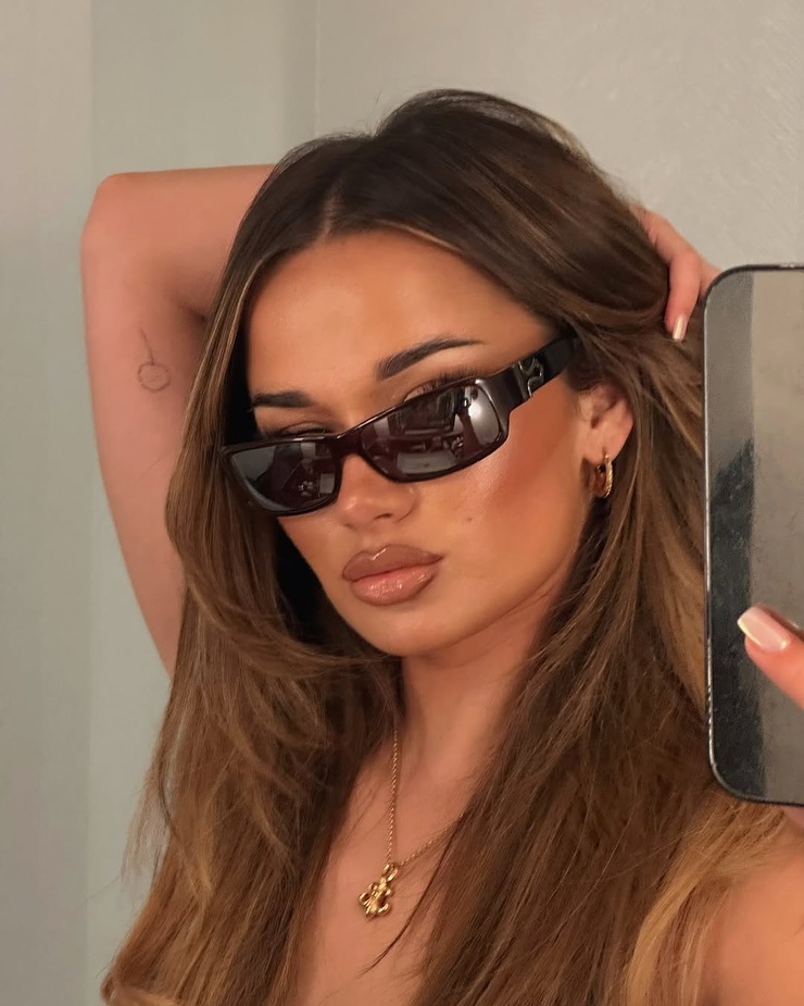 Picture of Isabelle Clarke (model)