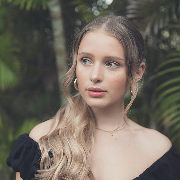 Picture of Alexandra Beaton