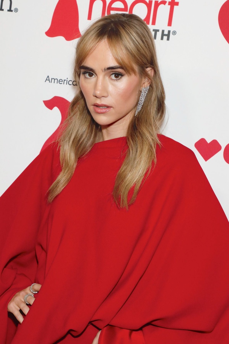 Suki Waterhouse image