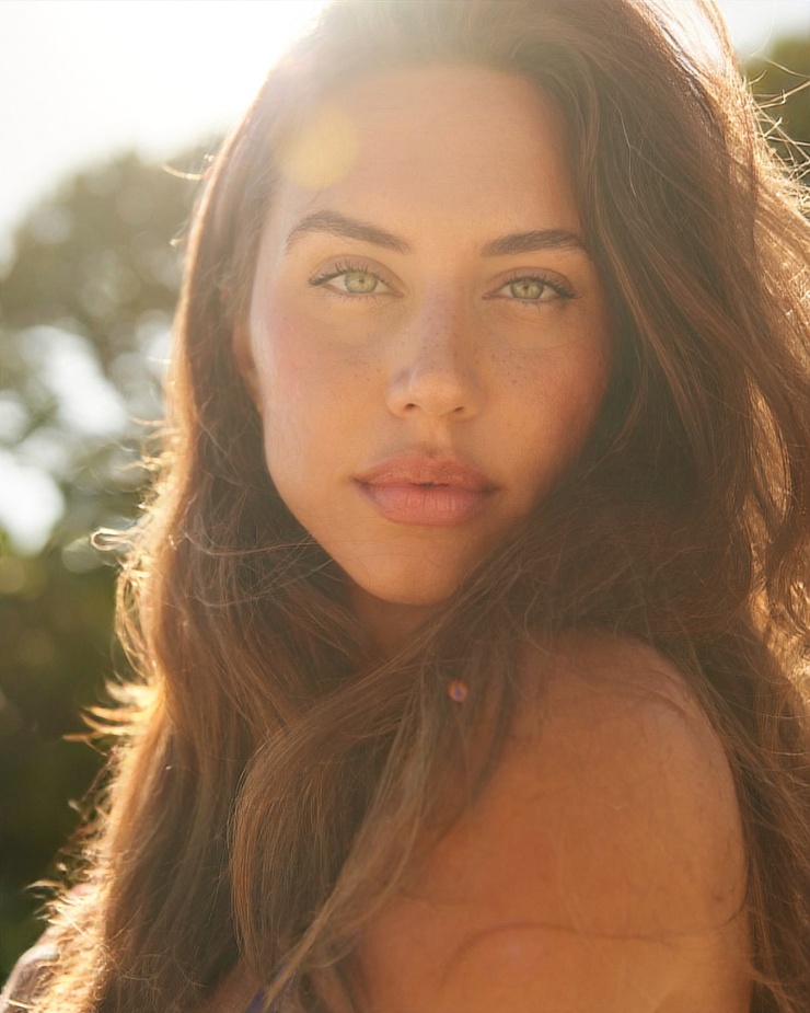 Brit Manuela (model) image