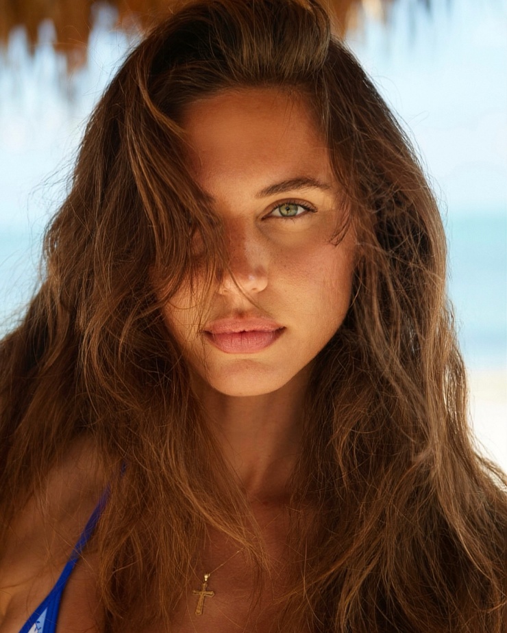 Brit Manuela (model) picture