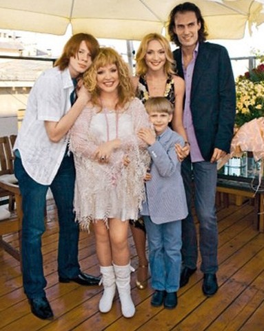 Alla Pugacheva picture
