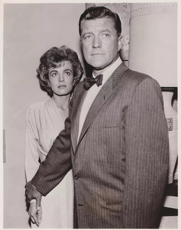 Joanna Barnes, Dennis Morgan