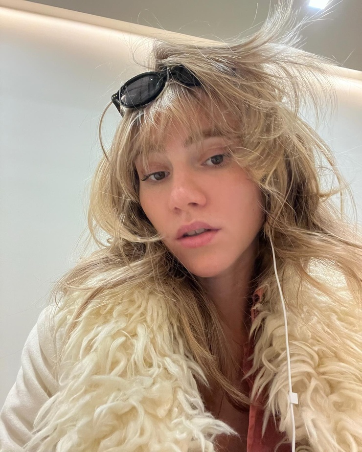 Suki Waterhouse picture