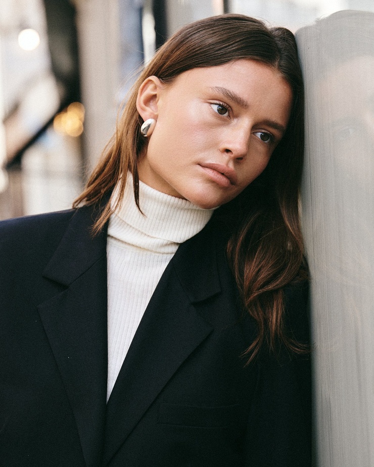 Image of Ella Blach