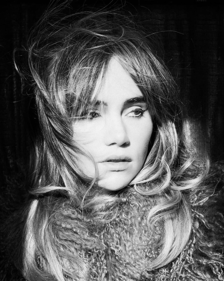 Suki Waterhouse image