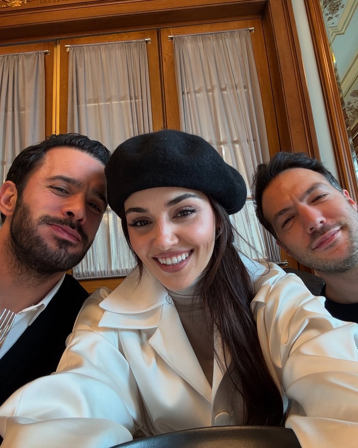 Hande Erçel picture