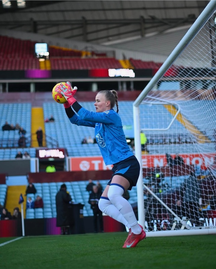 Picture of Hannah Hampton