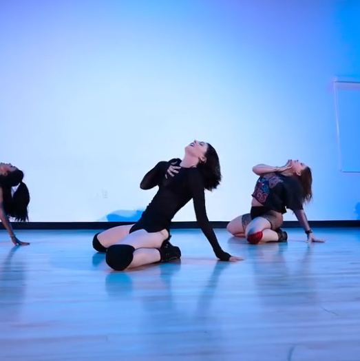 Image of Amanda Crew