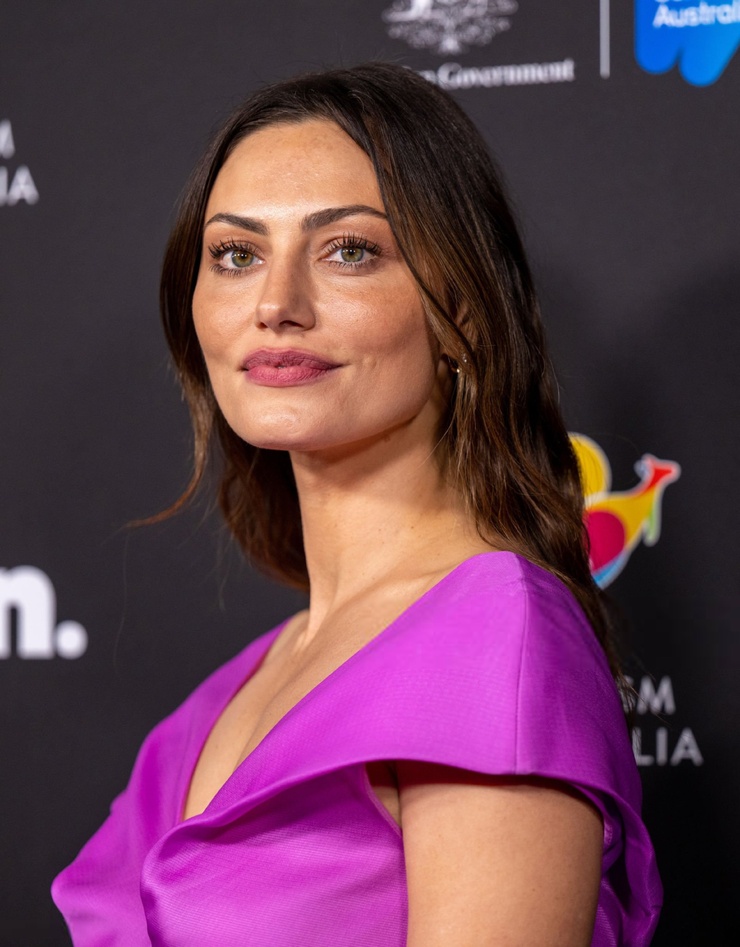 Phoebe Tonkin picture