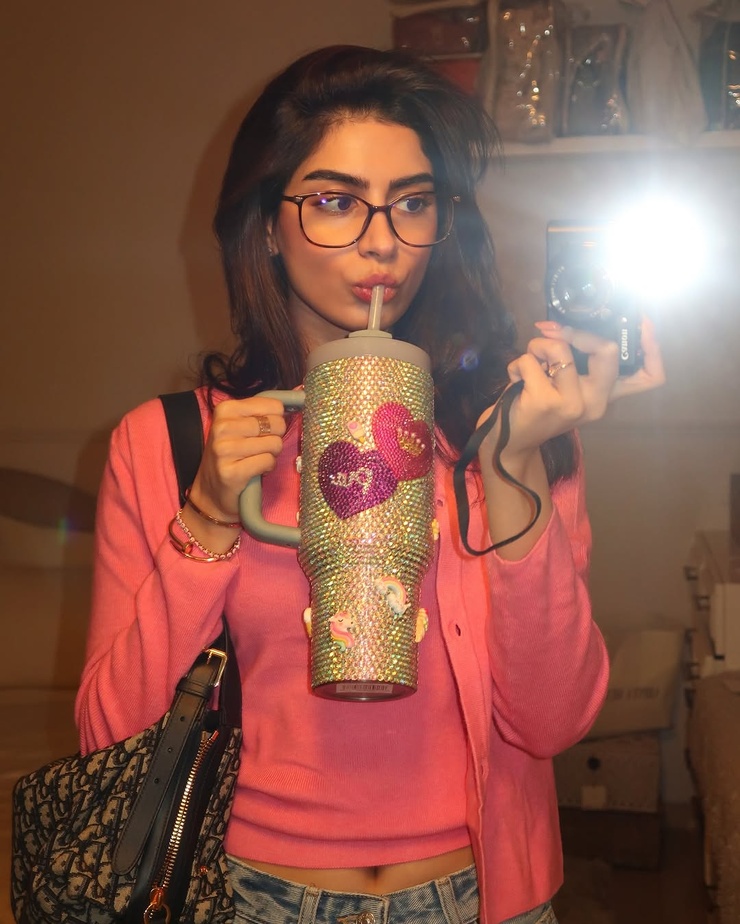 Khushi Kapoor picture