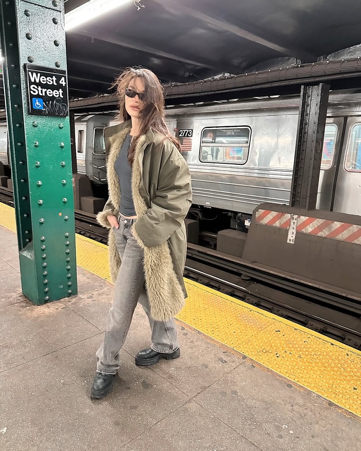 Crystal Reed picture