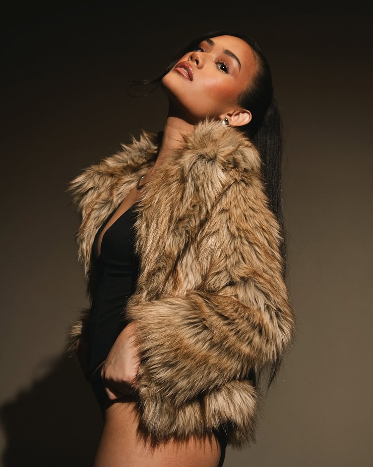 Ariana Mikaela picture