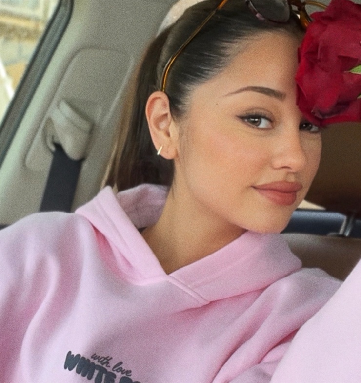 Yvette Monreal image