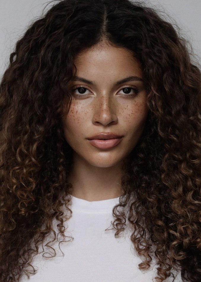Nicole Alves image