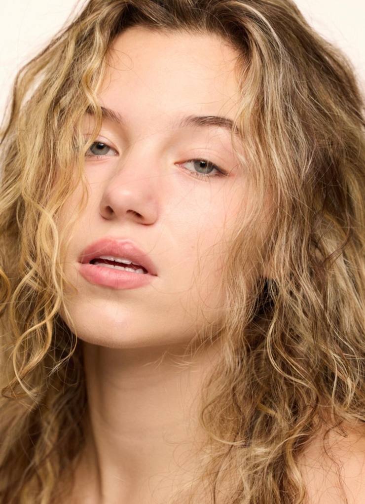 Victoria Grace image