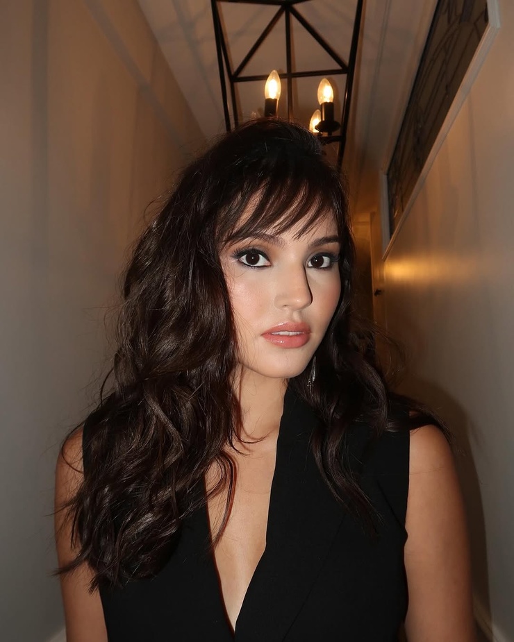 Isabel Deroy-Olson image