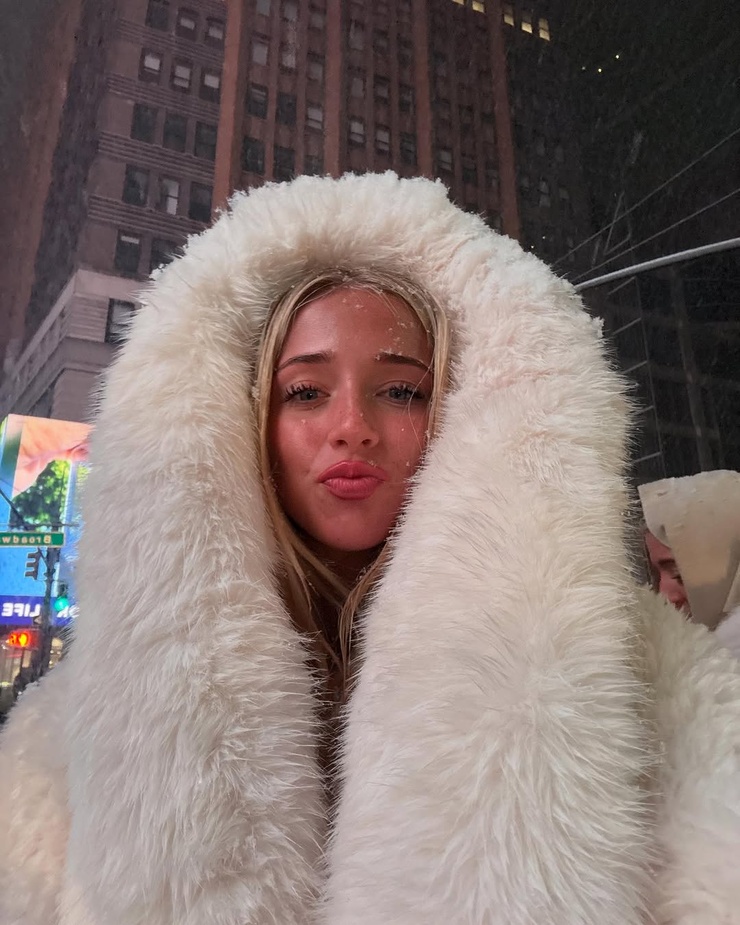 Ami Charlize picture