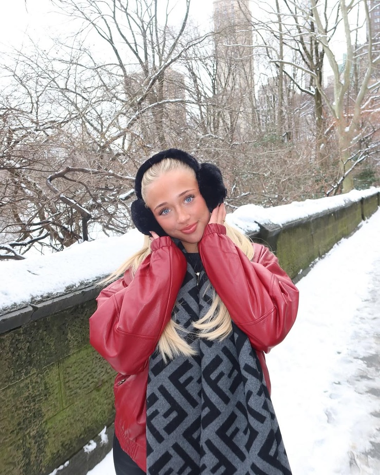 Picture of Ami Charlize