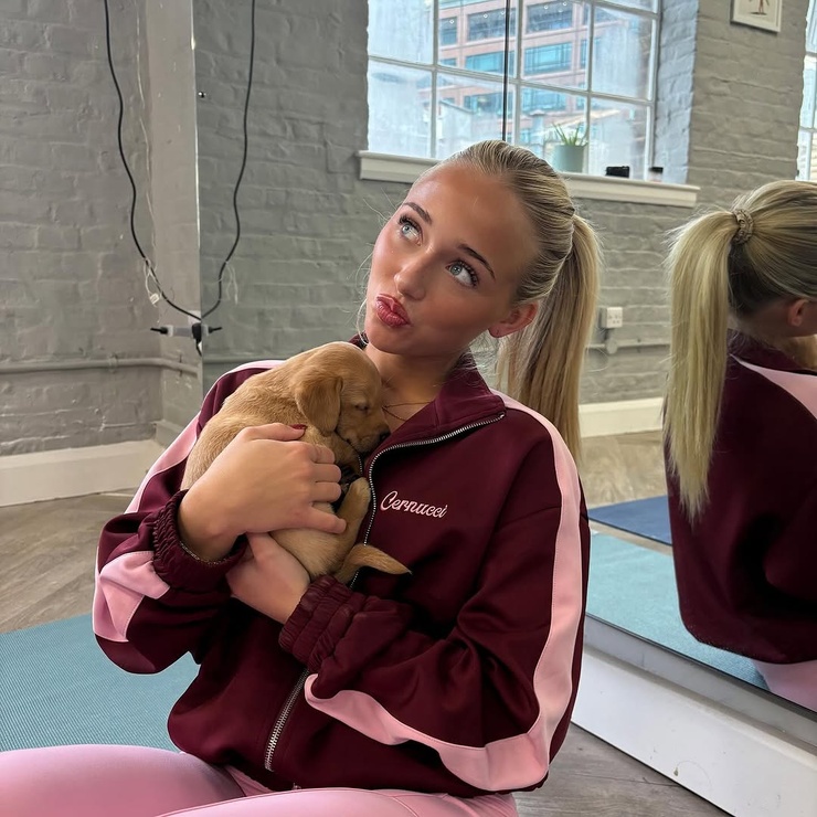 Ami Charlize picture