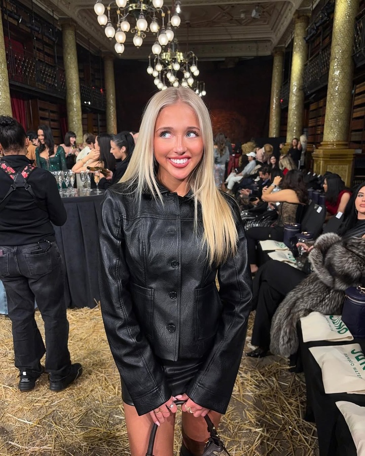 Picture of Ami Charlize