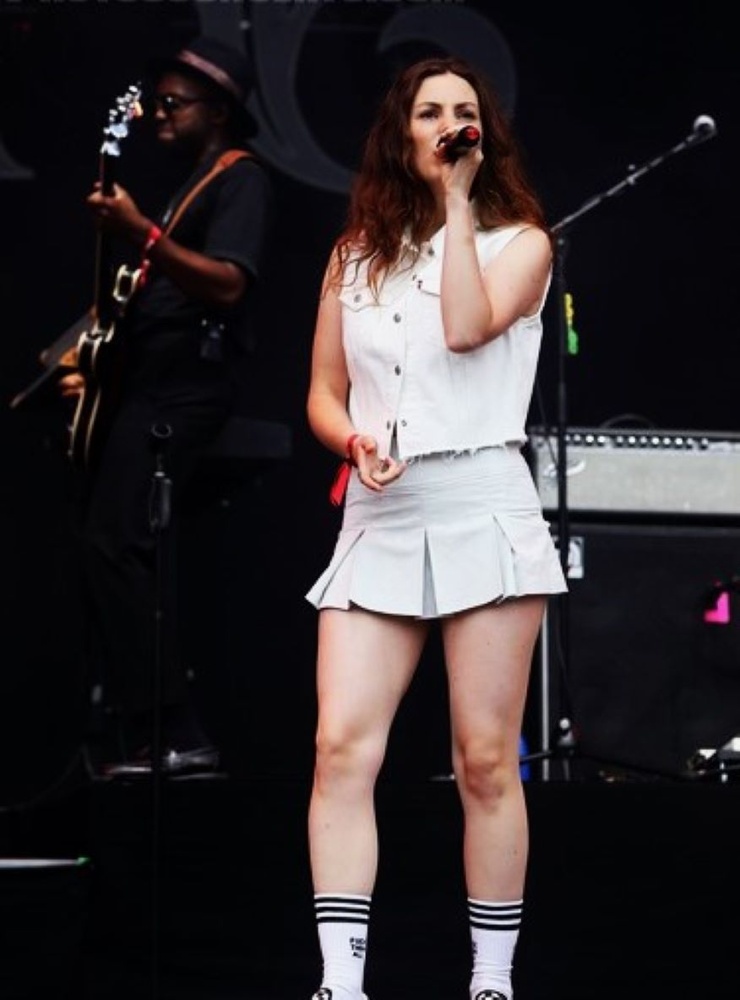 Adé (singer)
