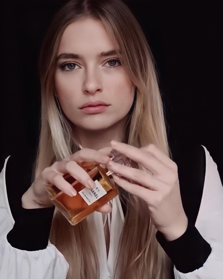 Picture of Camille Razat