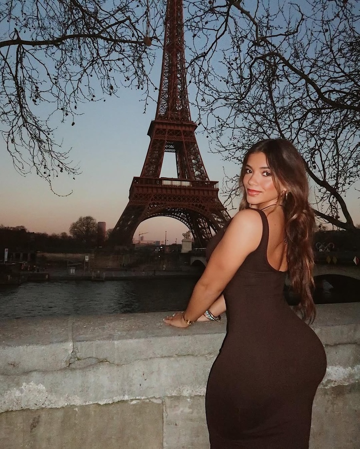 Kayla Manousselis image