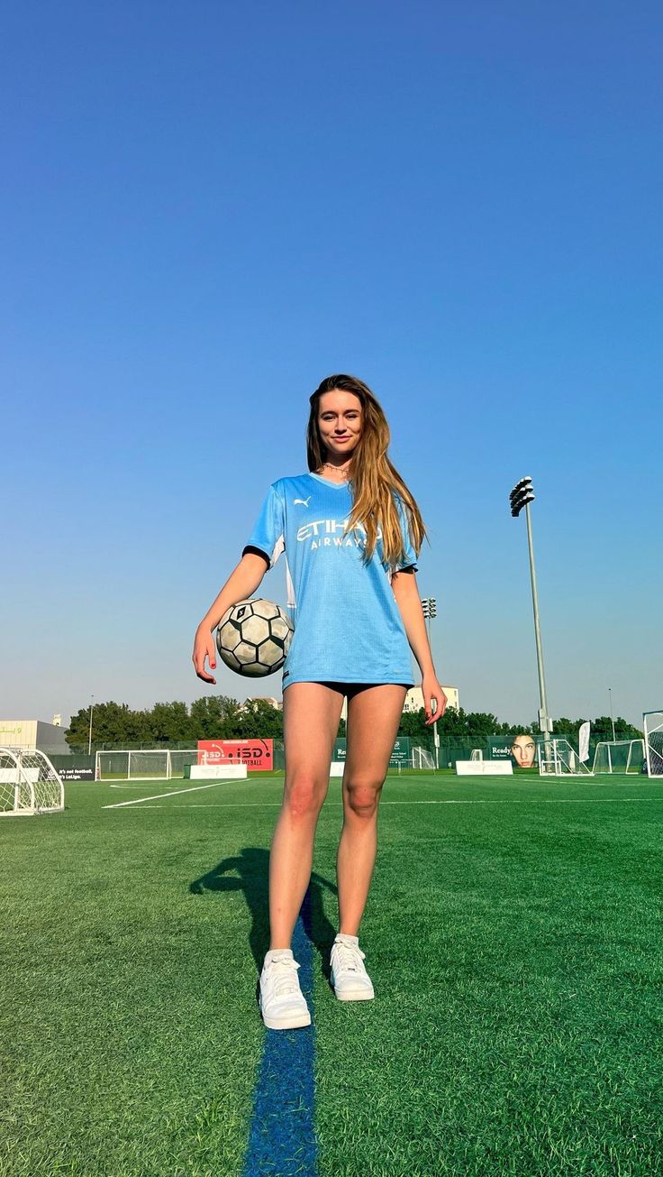 Picture of Lia Lewis