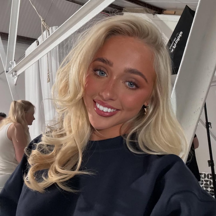 Picture of Ami Charlize