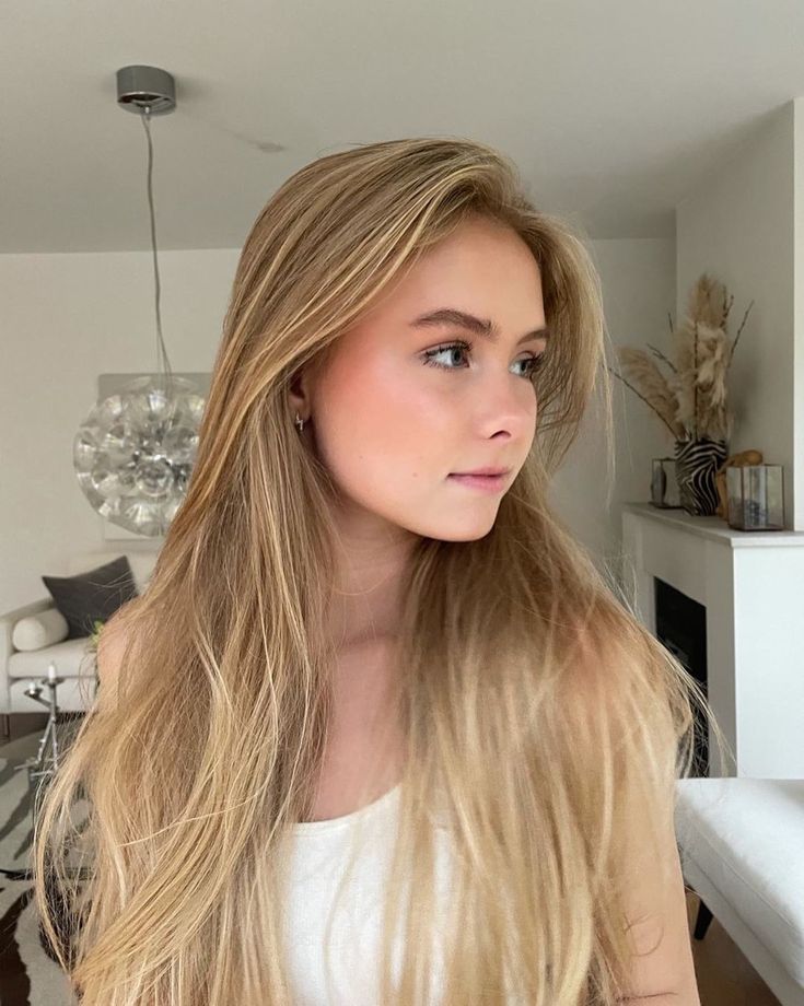 Image of Iza Cryssanthander