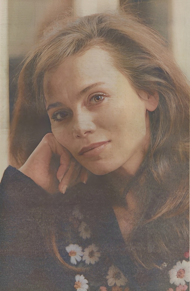 Picture of Lena Olin