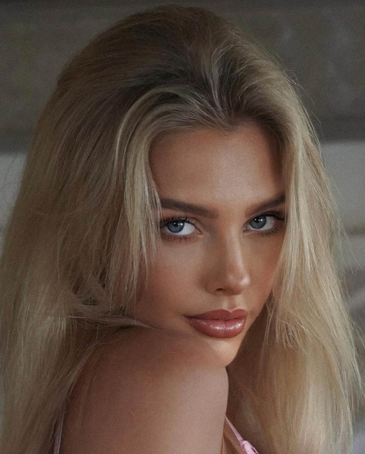 Picture of Alexa Breit