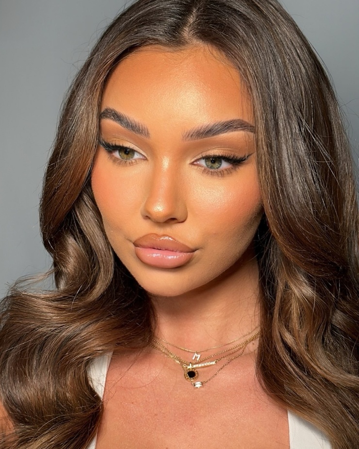 Picture of Mia Loehr