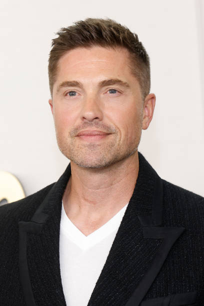 Eric Winter image
