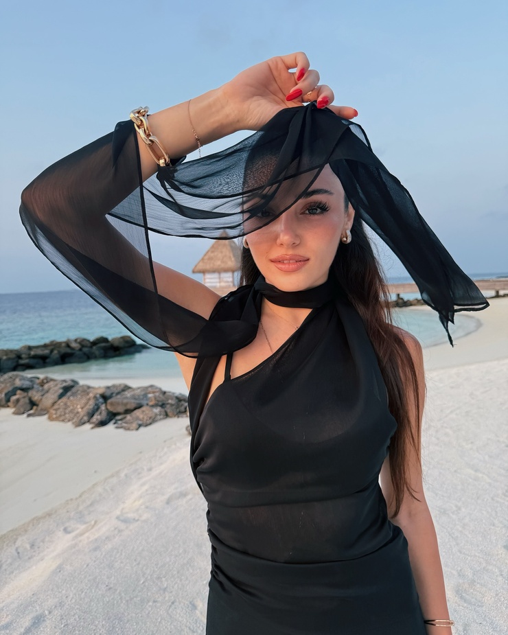 Picture of Hande Erçel