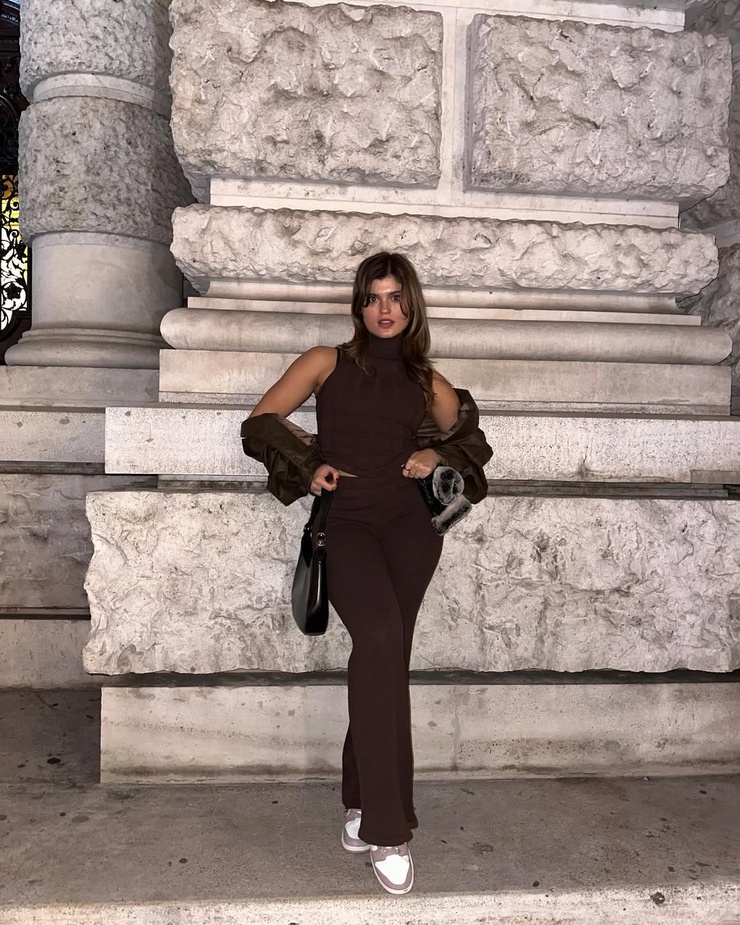 Elle Edwards image