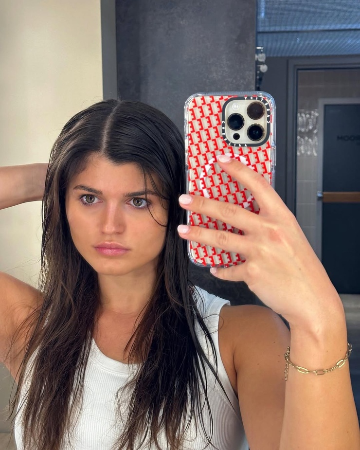 Picture of Elle Edwards