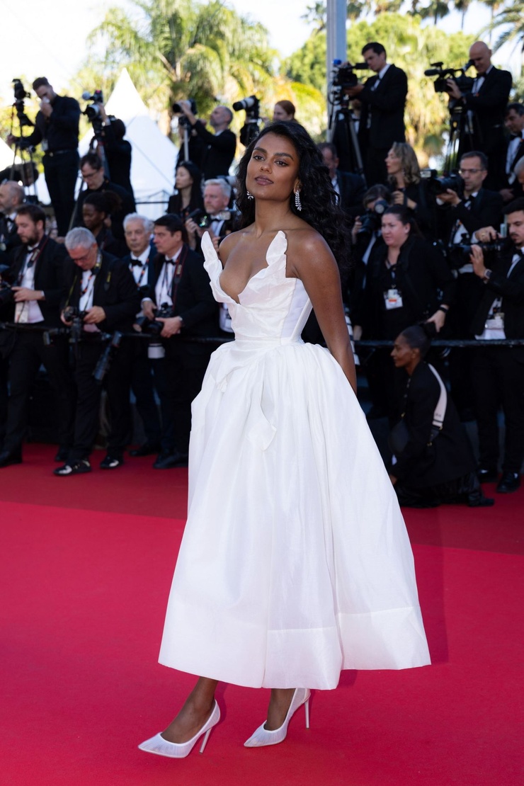 Picture of Simone Ashley