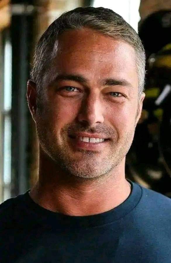 Taylor Kinney picture