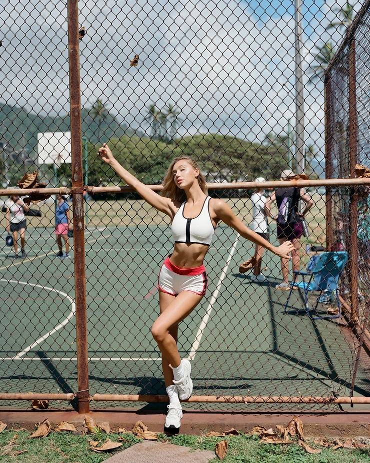 Picture of Alexis Ren