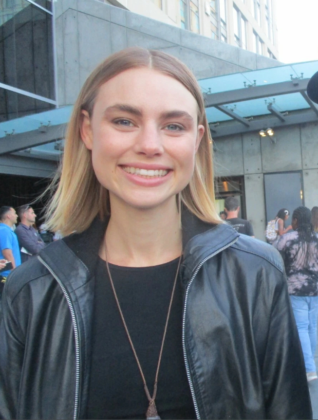 Lucy Fry picture