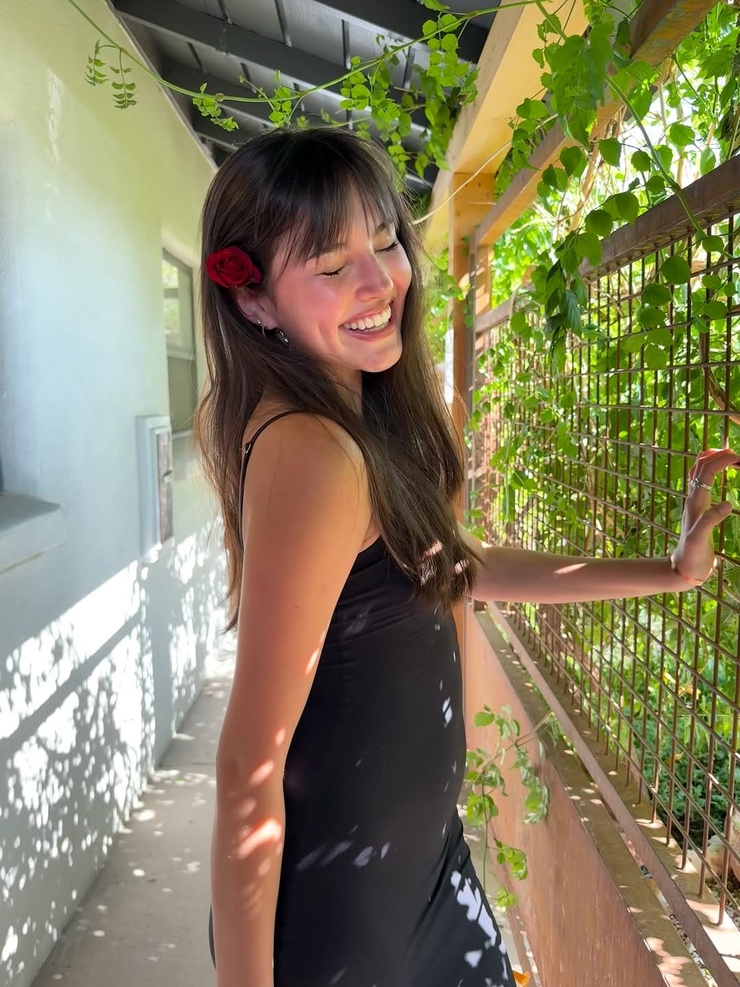 Isabel Deroy-Olson picture