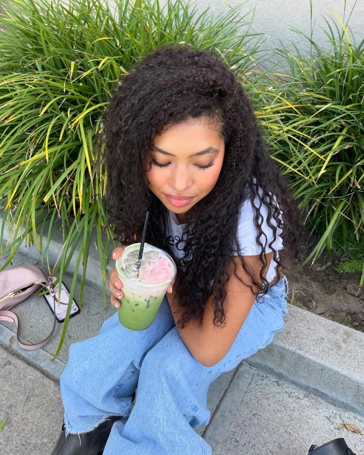 Picture of Anais Lee