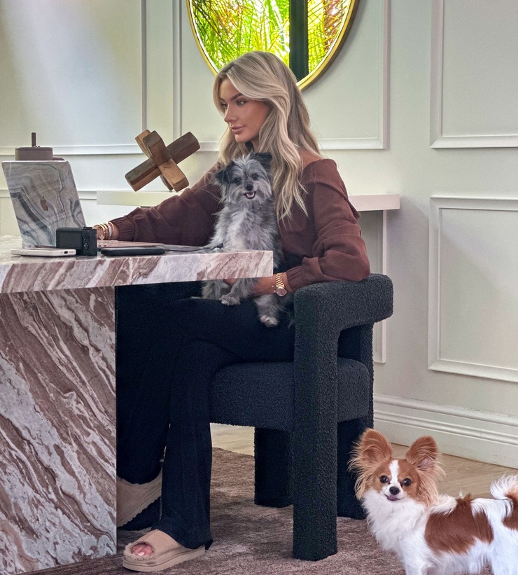 Alexa Collins picture